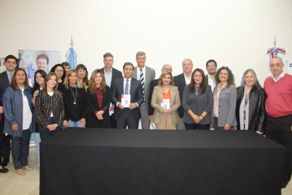 Dr. Carlos Silva Neder: "El aporte que hacen los colegios profesionales ...