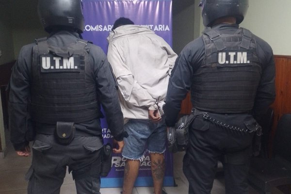 Fue aprehendido luego de arrebatar la cartera a una mujer en forma ...