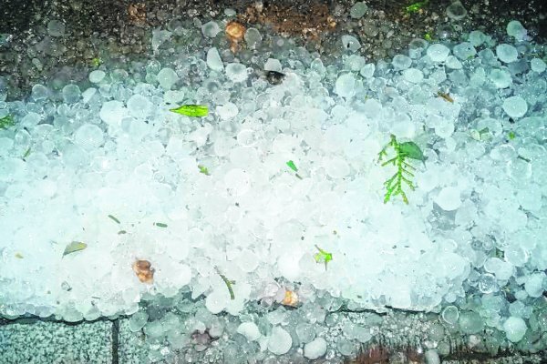 Tras un día infernal, una brusca tormenta con granizo provocó algunos ...