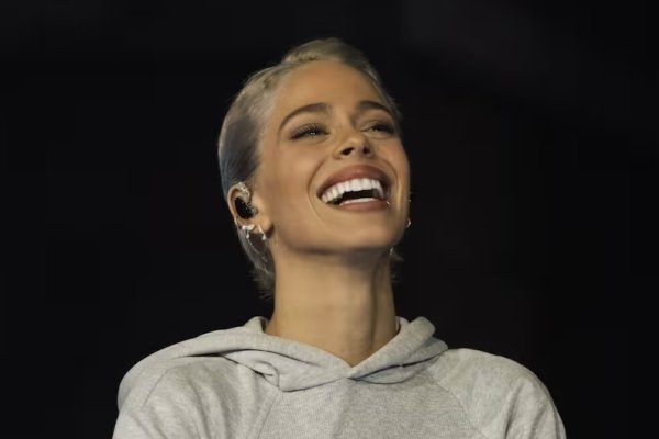 Entre lágrimas y con gran despliegue escénico, Tini presentó su nuevo ...