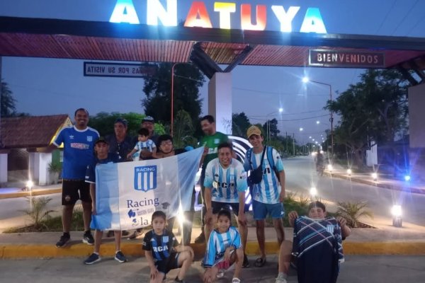 Los hinchas de Racing celebraron la Sudamericana con pasión en Añatuya ...
