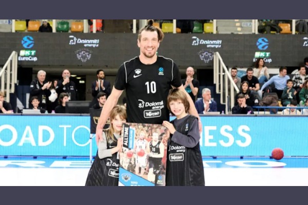 “Toto” Forray, con raíces santiagueñas, hace historia en el básquet de ...