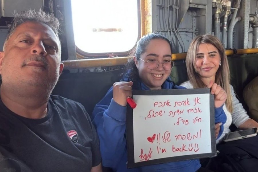 La foto de la rehén liberada Liri Albag con sus padres: “¡Los amo ...