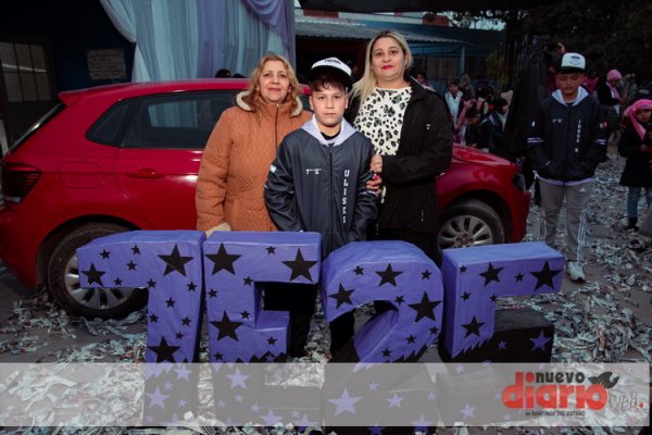 Fotos: Presentacion de Buzos y Camperas 7 E -Colegio Amadeo Jacques ...