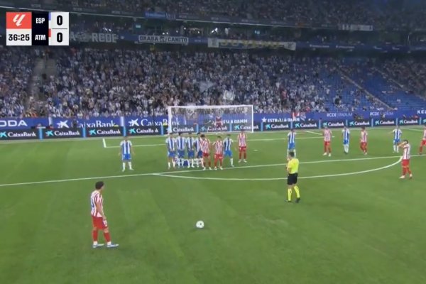 Video: el golazo de tiro libre de Julián Álvarez con el Atlético de Madrid frente al Espanyol ...