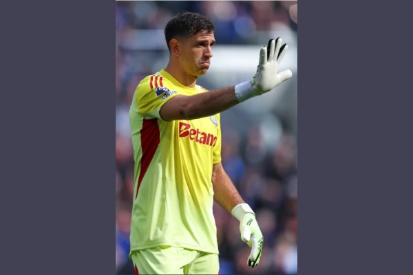 Dibu Martínez volvió al arco del Aston Villa y fue figura en el empate ante Everton | Nuevo ...