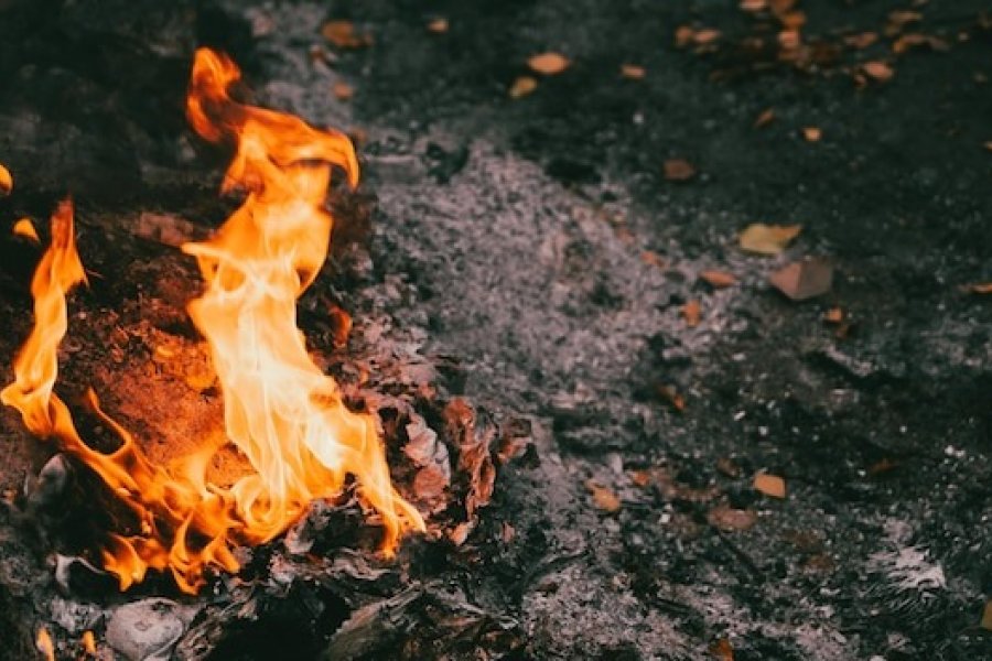Encendió fuego con alcohol para quemar basura: casi pierde la vida ...