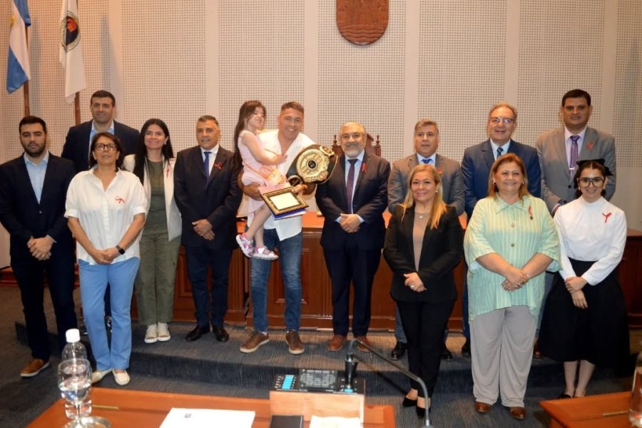Reconocimiento del Concejo Deliberante al boxeador santiagueño Elio “La ...