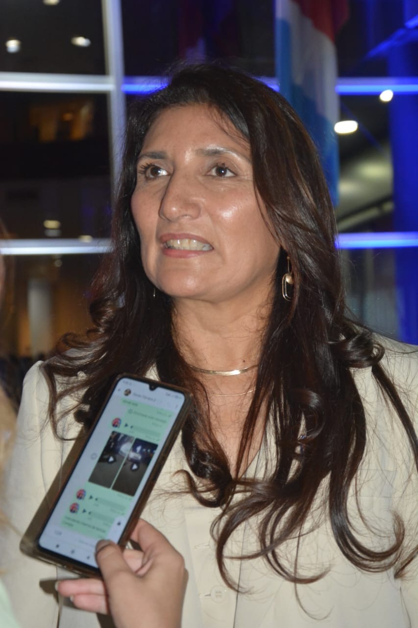 Nilda Moyano acompañó la asunción del gobernador Elías Suárez y ...